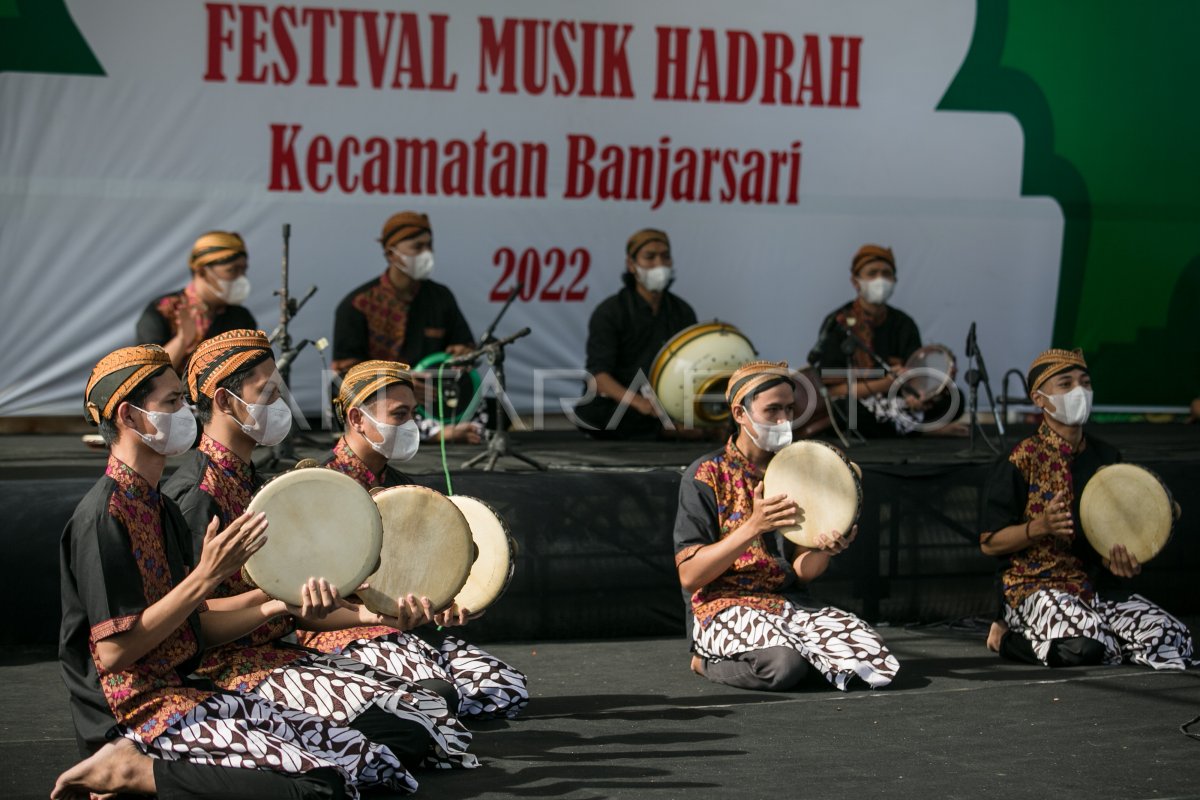 PERTUNJUKAN FESTIVAL HADRAH | ANTARA Foto