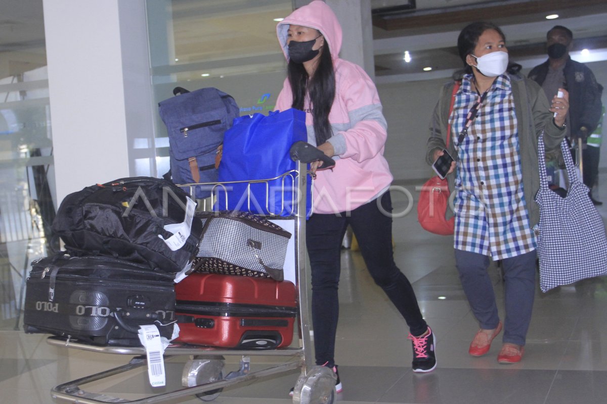 ARUS MUDIK DI BANDARA EL TARI KUPANG | ANTARA Foto ARUS MUDIK DI BANDARA EL TARI KUPANG | ANTARA Foto