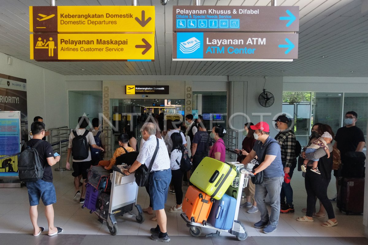 ARUS BALIK LEBARAN DI BANDARA I GUSTI NGURAH RAI | ANTARA Foto