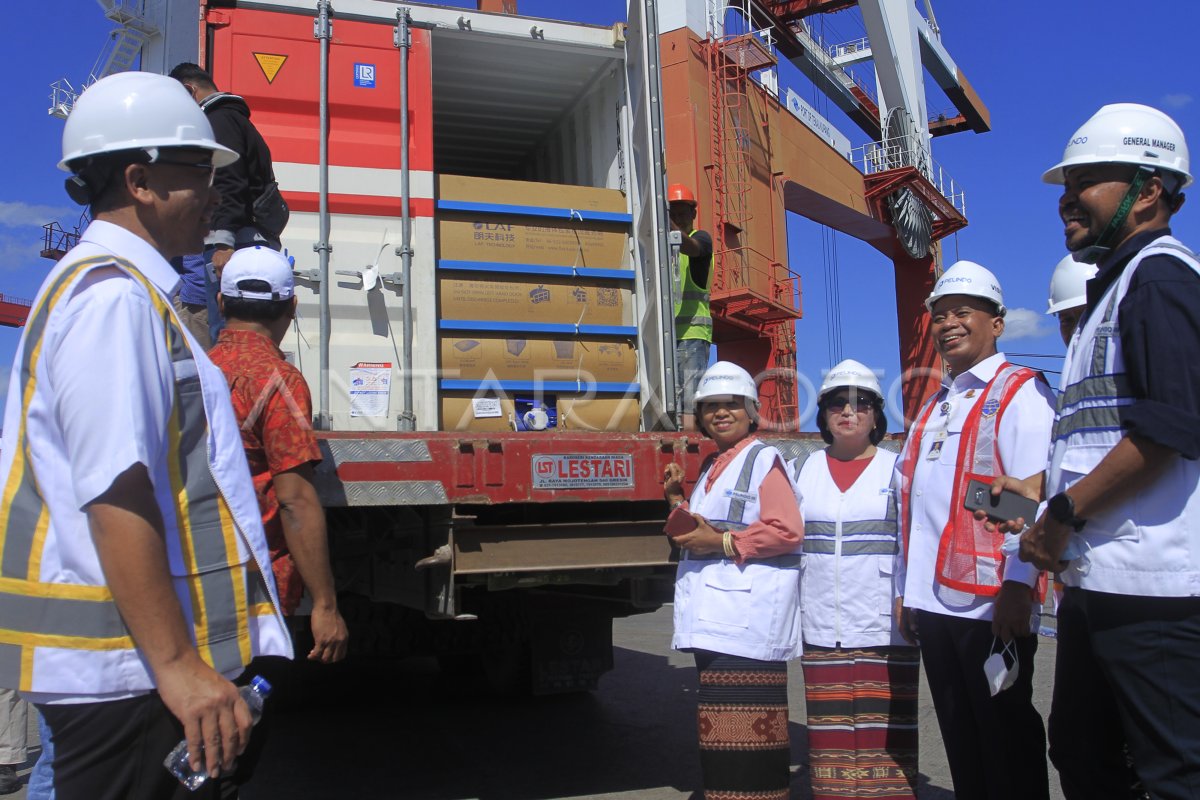 KEDATANGAN 300 TON MINYAK GORENG CURAH DI KUPANG | ANTARA Foto KEDATANGAN 300 TON MINYAK GORENG CURAH DI KUPANG | ANTARA Foto