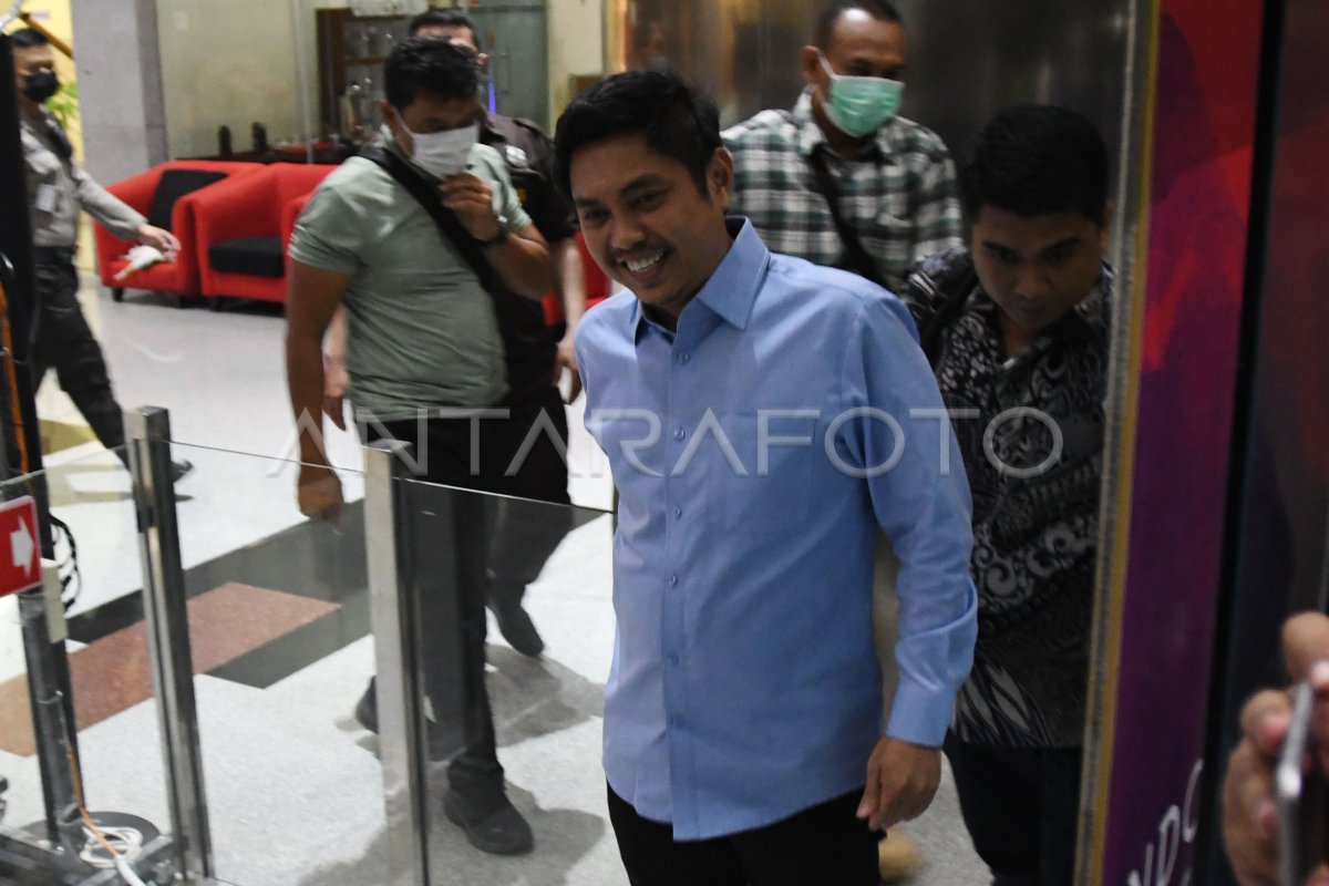 PEMERIKSAAN KETUA DPD PDIP KALSEL | ANTARA Foto PEMERIKSAAN KETUA DPD PDIP KALSEL | ANTARA Foto