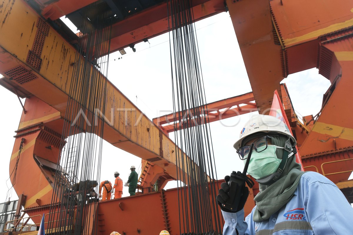 PEMASANGAN GIRDER BOX PROYEK KCJB TELAH RAMPUNG | ANTARA Foto PEMASANGAN GIRDER BOX PROYEK KCJB TELAH RAMPUNG | ANTARA Foto