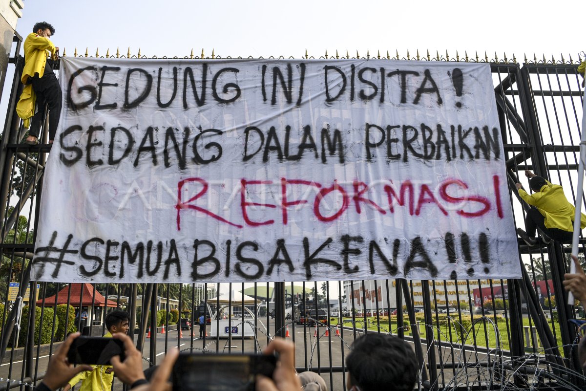 AKSI MAHASISWA TOLAK RKUHP | ANTARA Foto AKSI MAHASISWA TOLAK RKUHP | ANTARA Foto