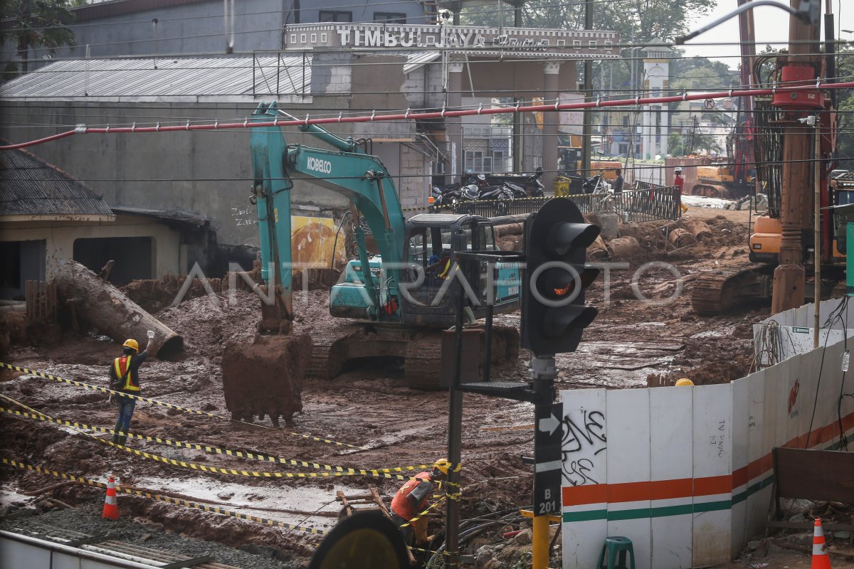 TARGET PEMBANGUNAN UNDERPASS DEWI SARTIKA | ANTARA Foto