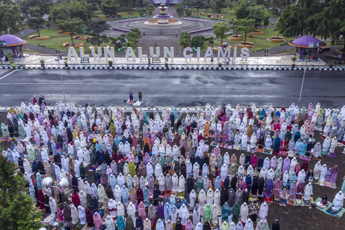 SALAT IDUL ADHA DI CIAMIS | ANTARA Foto SALAT IDUL ADHA DI CIAMIS | ANTARA Foto
