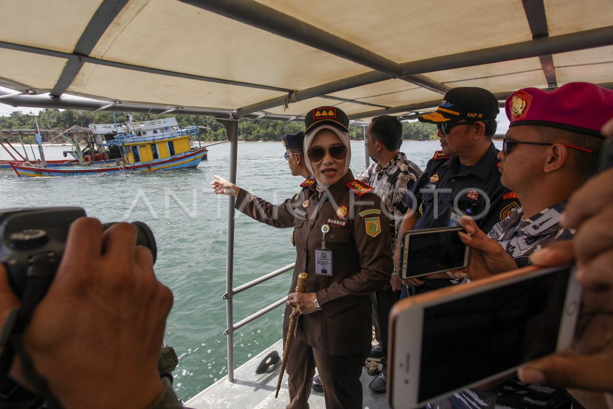 PENENGGELAMANAN KAPAL NELAYAN ASING DI BATAM | ANTARA Foto
