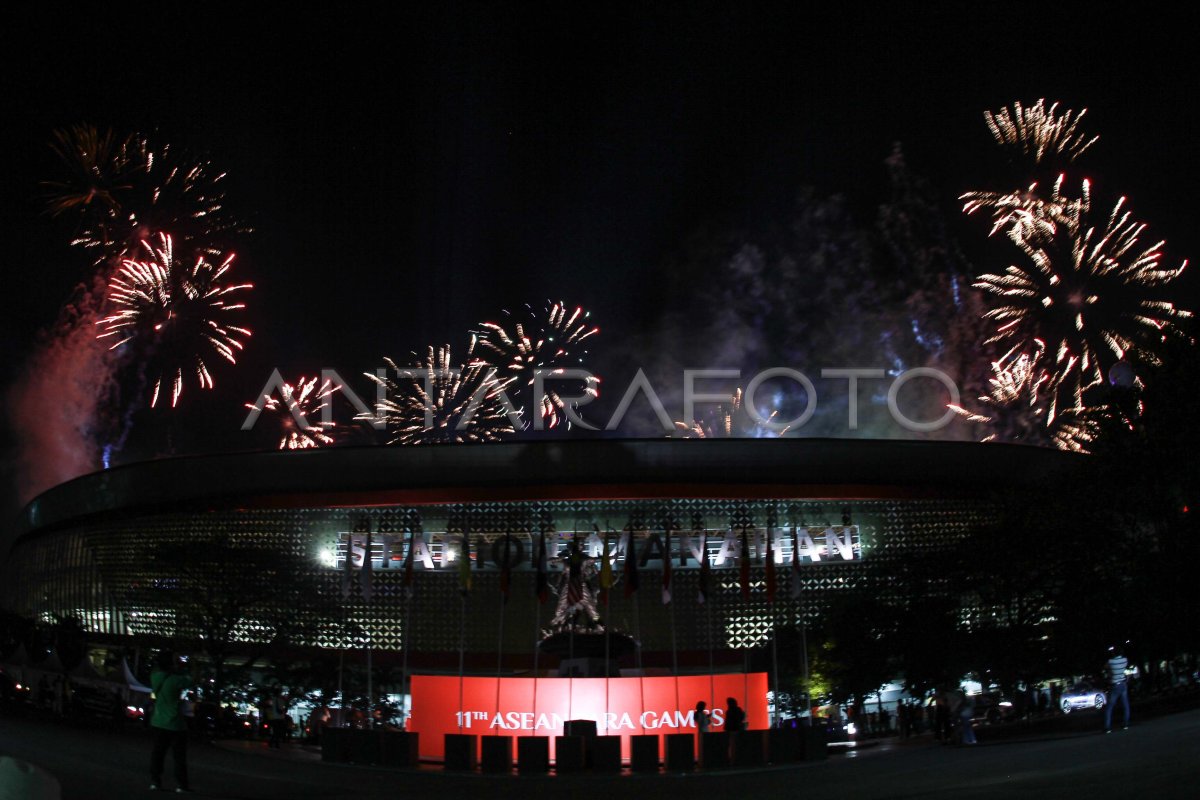 PERTUNJUKAN KEMBANG API PEMBUKAAN ASEAN PARA GAMES 2022 | ANTARA Foto