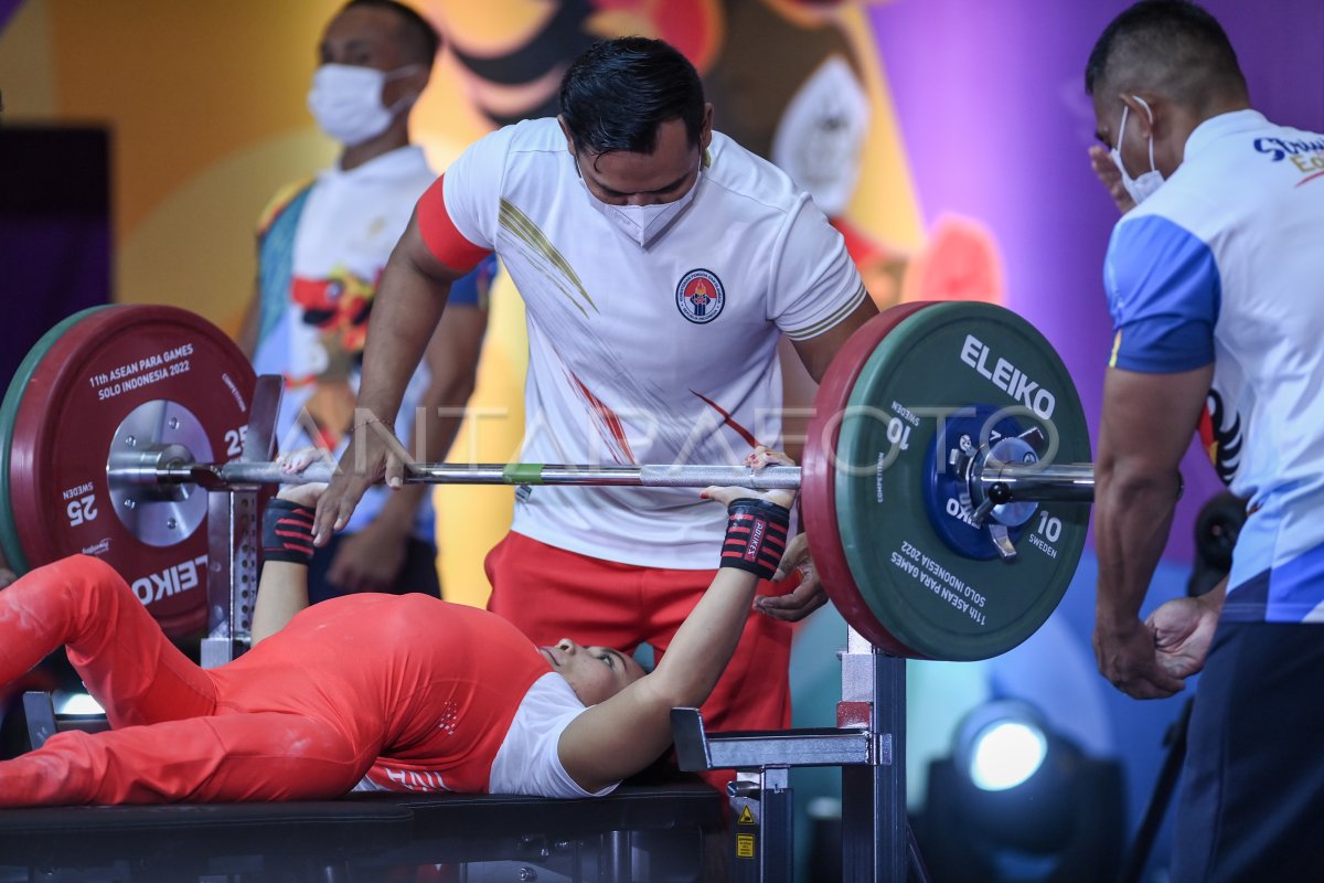 MEDALI EMAS ANGKAT BERAT 45 KG WANITA APG 2022 | ANTARA Foto