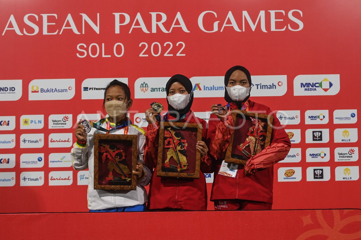 MEDALI EMAS LARI 100 METER PUTRI APG 2022 | ANTARA Foto