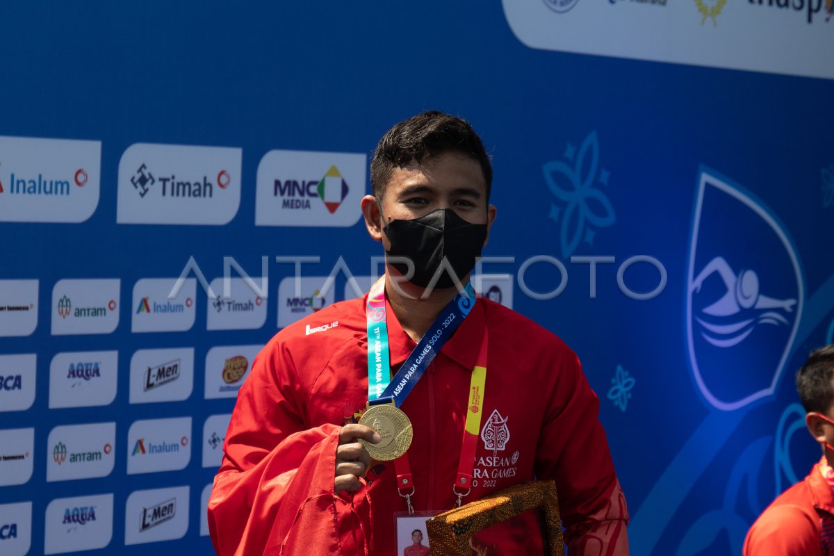 MEDALI EMAS RENANG 100 METER GAYA BEBAS PUTRA S8 APG 2022 | ANTARA Foto