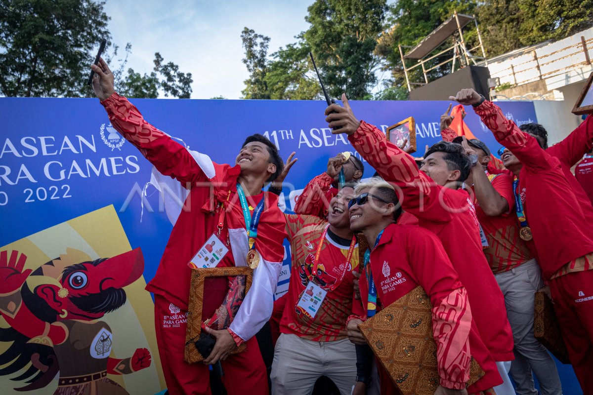 PEROLEHAN MEDALI TIM RENANG INDONESIA PADA APG 2022 | ANTARA Foto
