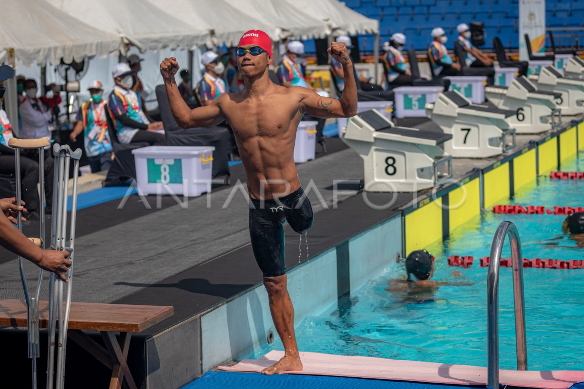 MEDALI EMAS RENANG GAYA KUPU-KUPU 100 METER PUTRA S9 APG 2022 | ANTARA Foto