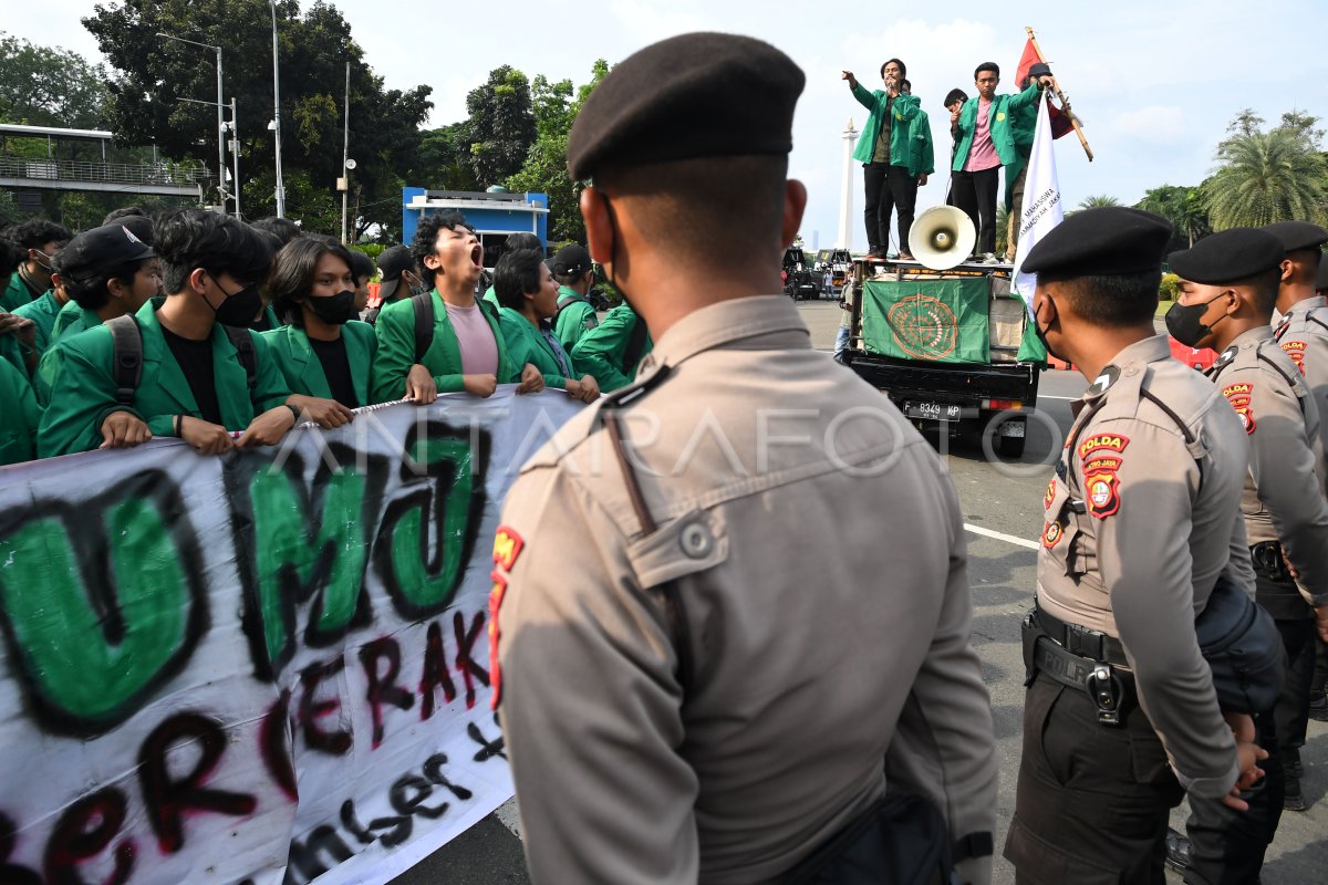 AKSI LANJUTAN TOLAK KENAIKAN HARGA BBM | ANTARA Foto