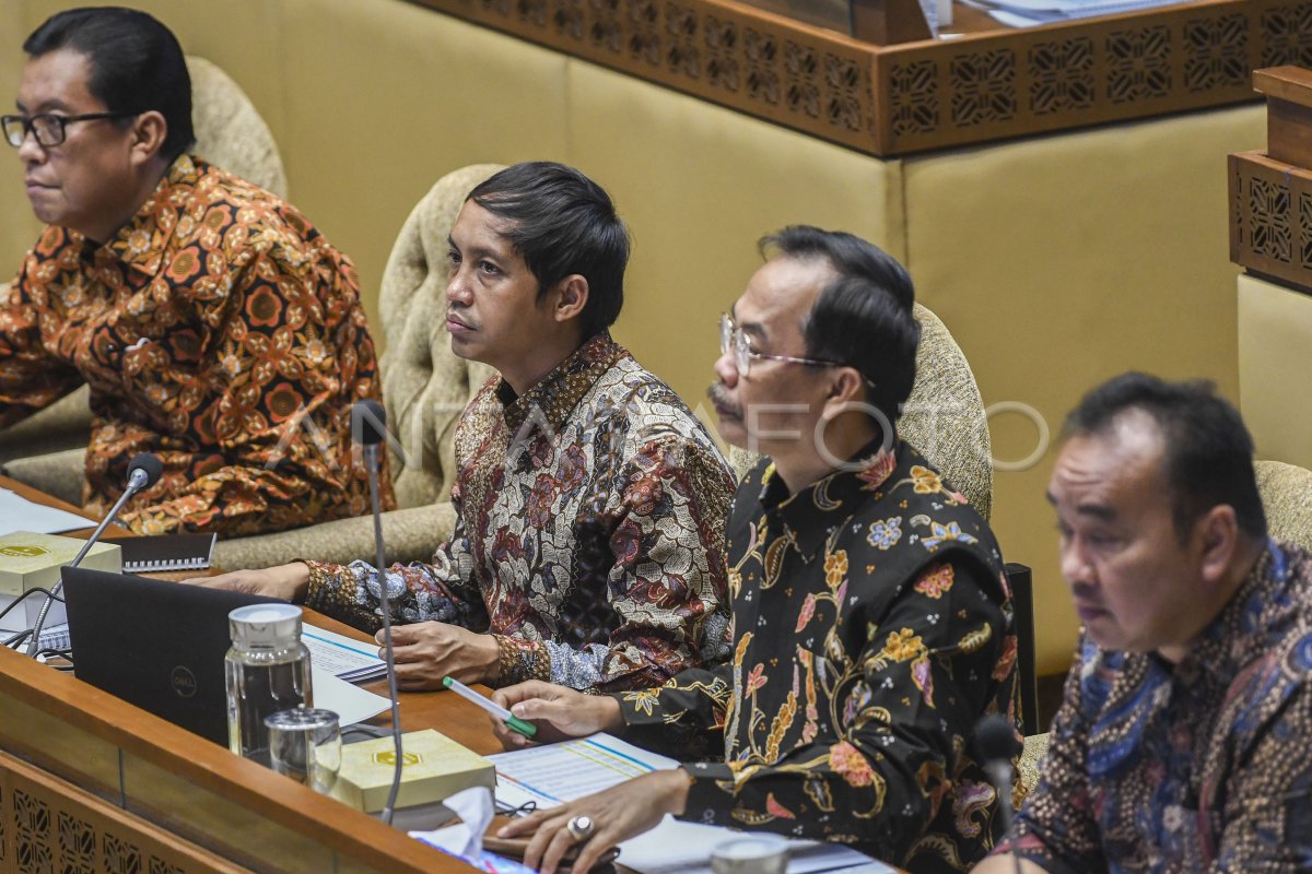 RAKER KOMISI II DENGAN KEMENTERIAN ATR/BPN | ANTARA Foto