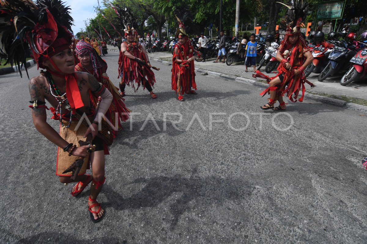 Karnaval Budaya Hut Kota Palu Antara Foto