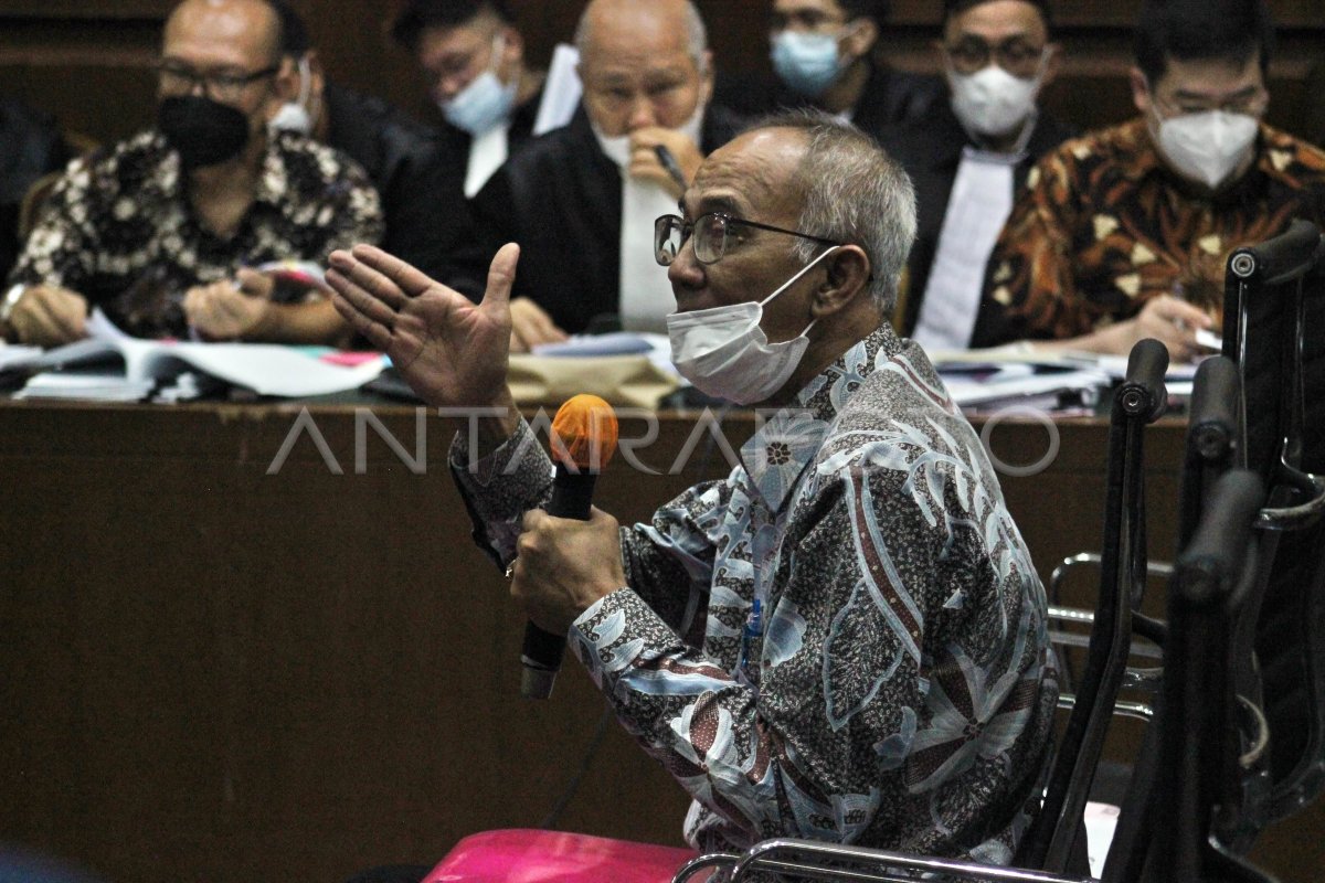 PEMERIKSAAN SAKSI KORUPSI SUAP MINYAK GORENG | ANTARA Foto PEMERIKSAAN SAKSI KORUPSI SUAP MINYAK GORENG | ANTARA Foto