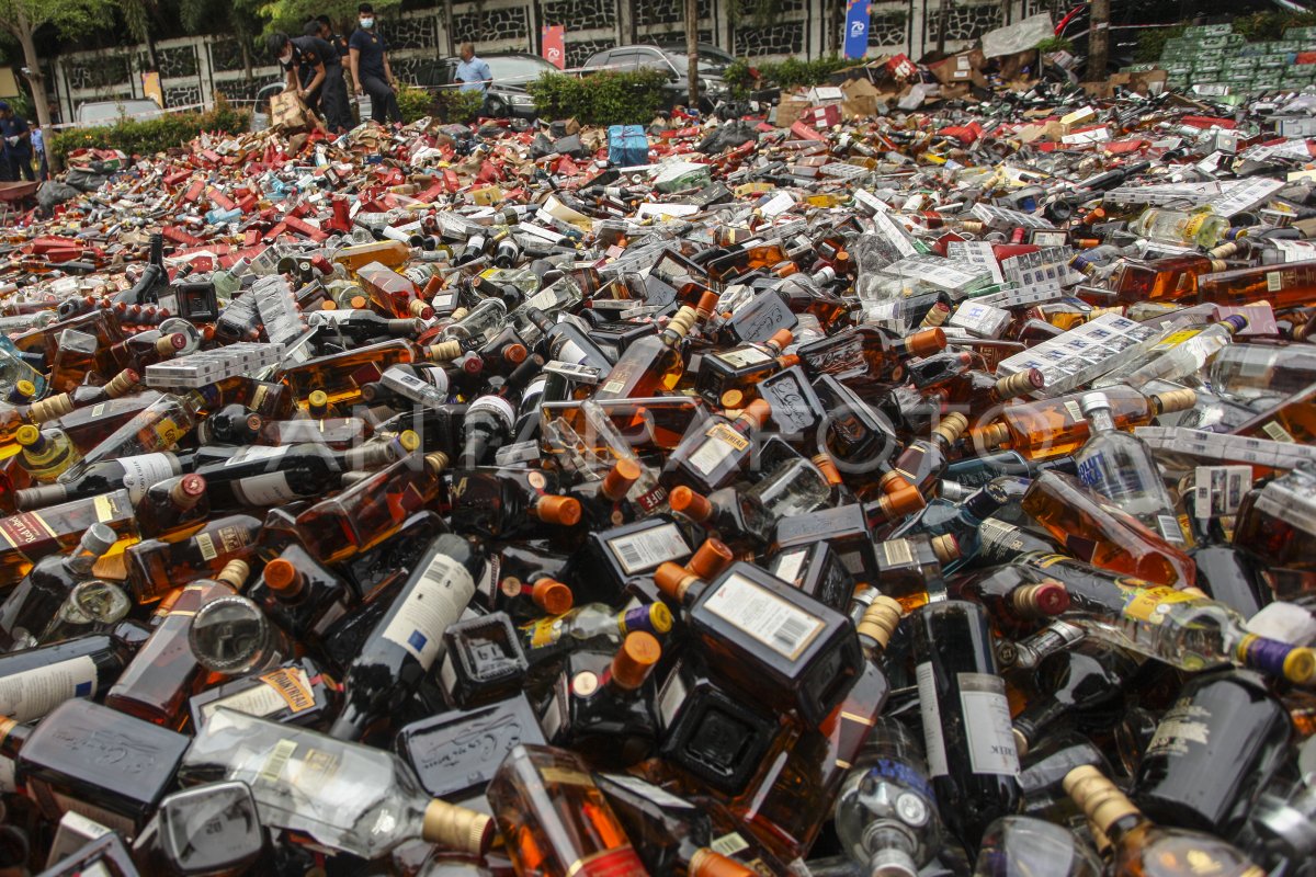 BEA CUKAI BATAM MUSNAHKAN BARANG BUKTI HASIL PENINDAKAN | ANTARA Foto BEA CUKAI BATAM MUSNAHKAN BARANG BUKTI HASIL PENINDAKAN | ANTARA Foto