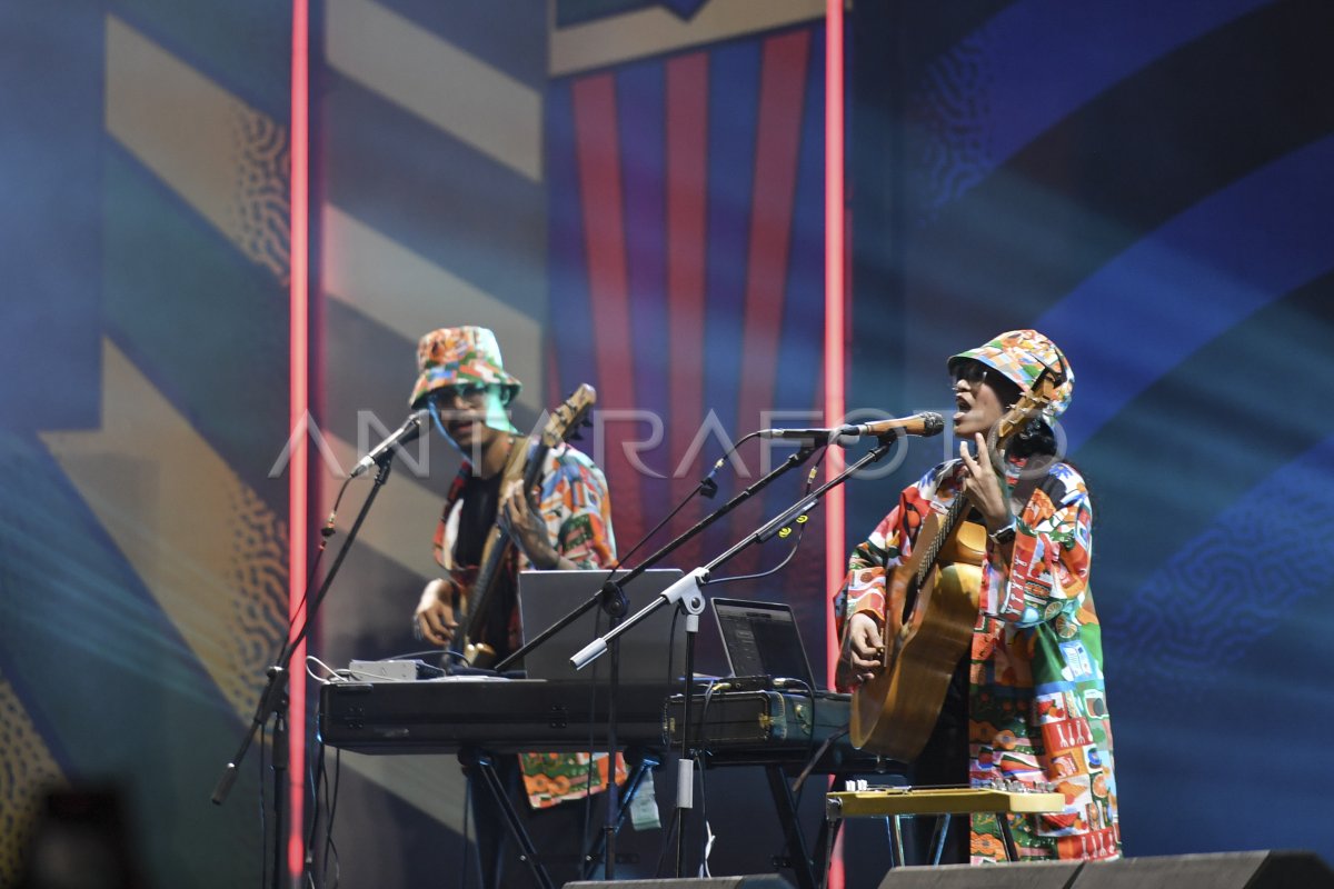 PENAMPILAN ENDAH N RHESA DI SYNCHRONIZE FEST | ANTARA Foto PENAMPILAN ENDAH N RHESA DI SYNCHRONIZE FEST | ANTARA Foto