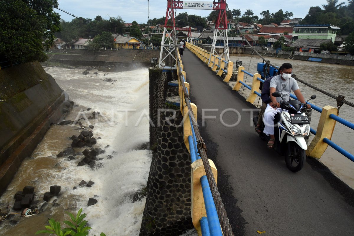 DEBIT AIR BENDUNG KATULAMPA BOGOR MENINGKAT | ANTARA Foto