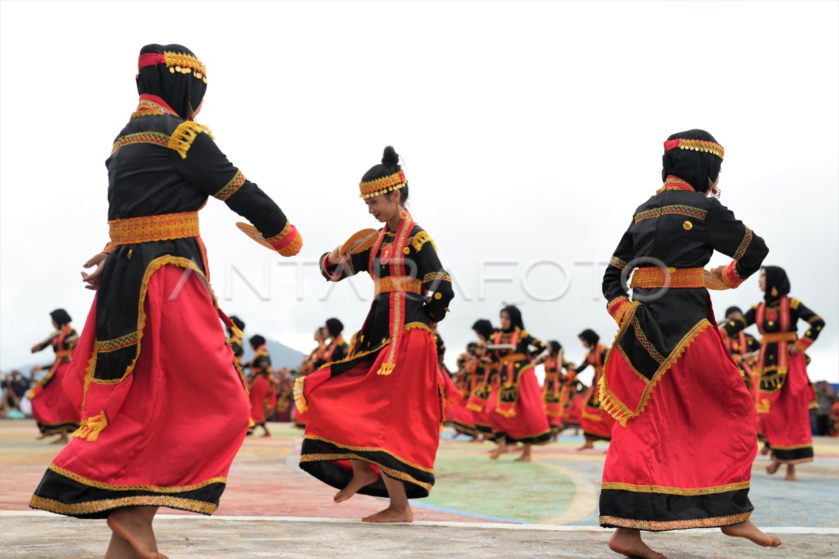 TARI LUMENSE DI KABAENA | ANTARA Foto TARI LUMENSE DI KABAENA | ANTARA Foto