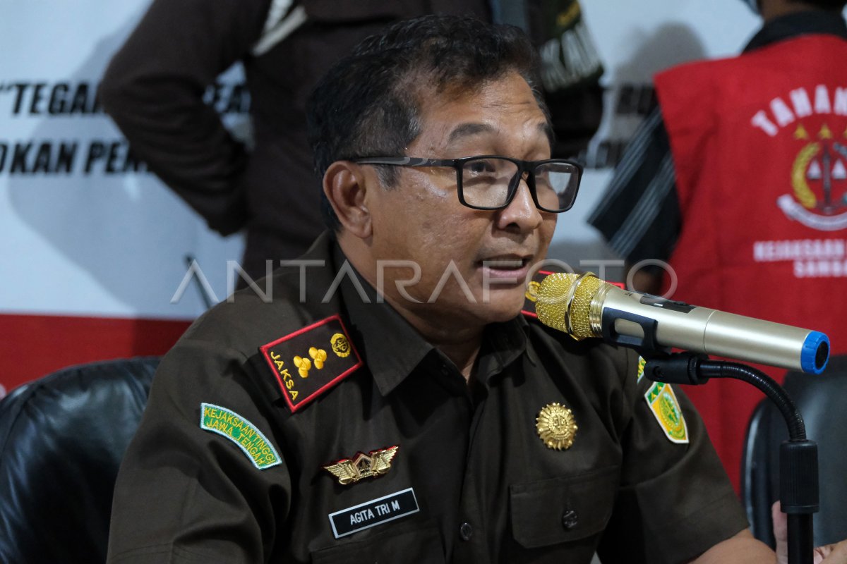 TANGKAP BURONAN KORUPSI PEMBANGUNAN ASRAMA | ANTARA Foto TANGKAP BURONAN KORUPSI PEMBANGUNAN ASRAMA | ANTARA Foto