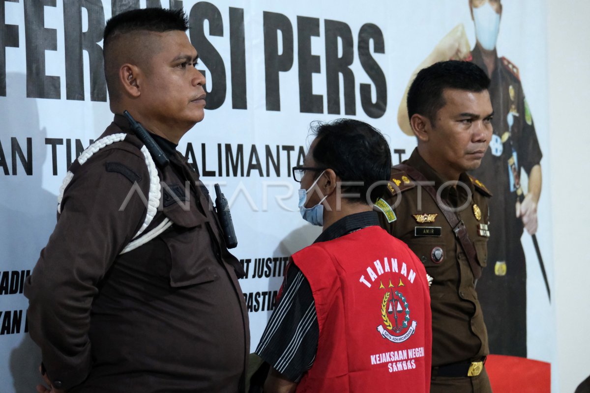 TANGKAP BURONAN KORUPSI PEMBANGUNAN ASRAMA | ANTARA Foto TANGKAP BURONAN KORUPSI PEMBANGUNAN ASRAMA | ANTARA Foto