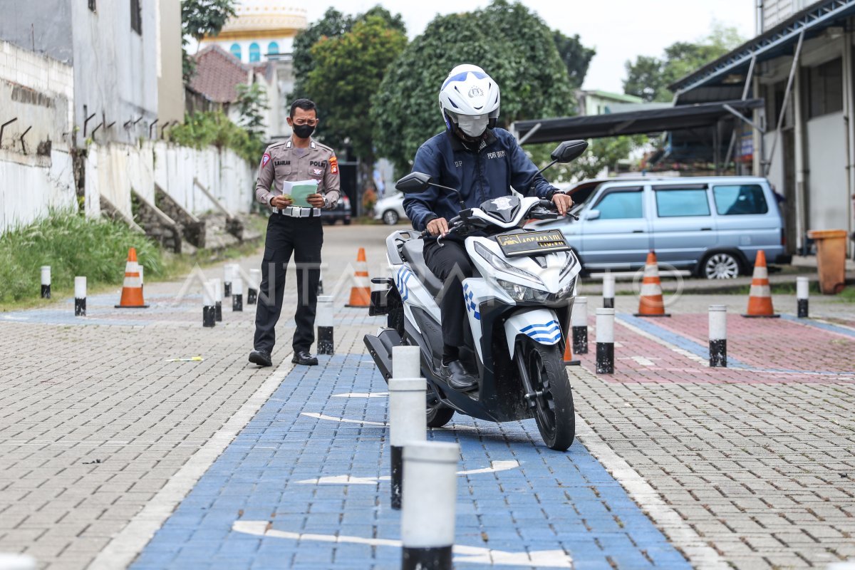 ATURAN UJIAN ULANG PEMBUATAN SIM | ANTARA Foto ATURAN UJIAN ULANG PEMBUATAN SIM | ANTARA Foto