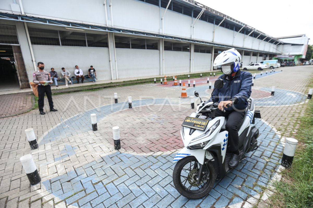 ATURAN UJIAN ULANG PEMBUATAN SIM | ANTARA Foto ATURAN UJIAN ULANG PEMBUATAN SIM | ANTARA Foto