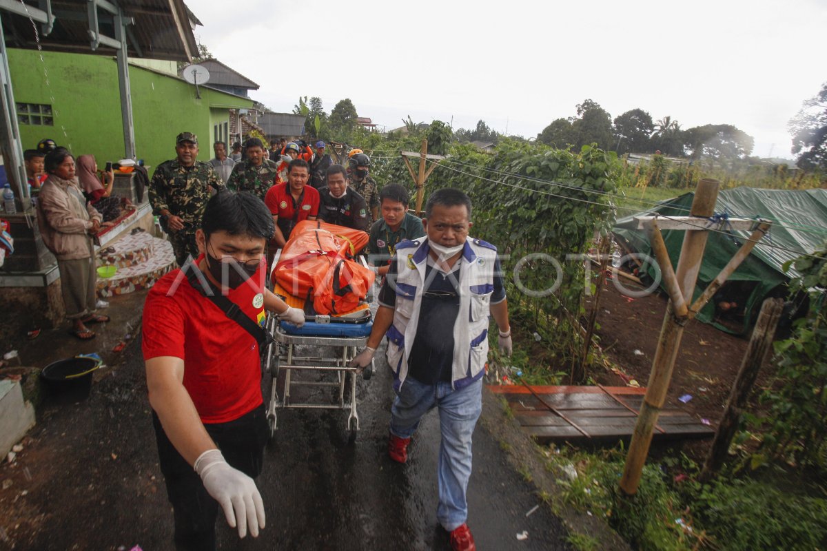 KORBAN MENINGGAL DUNIA AKIBAT GEMPA CIANJUR | ANTARA Foto KORBAN MENINGGAL DUNIA AKIBAT GEMPA CIANJUR | ANTARA Foto