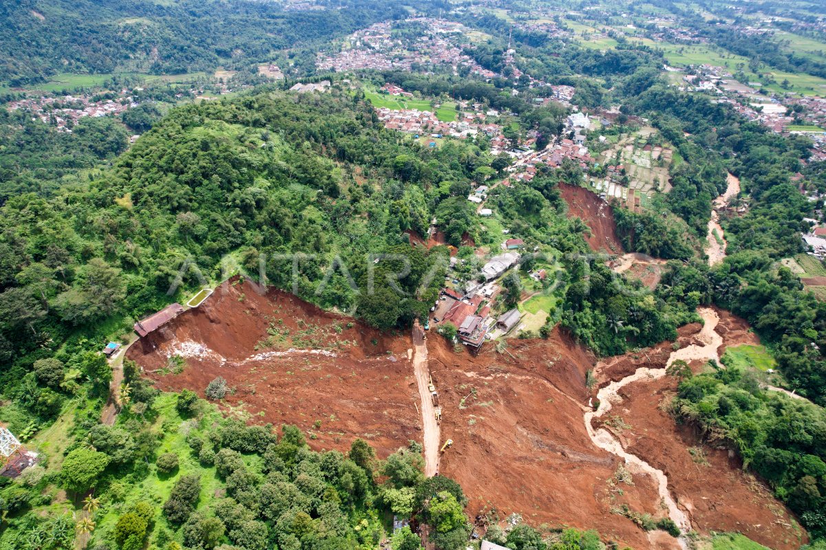 LONGSOR AKIBAT GEMPA CIANJUR | ANTARA Foto LONGSOR AKIBAT GEMPA CIANJUR | ANTARA Foto