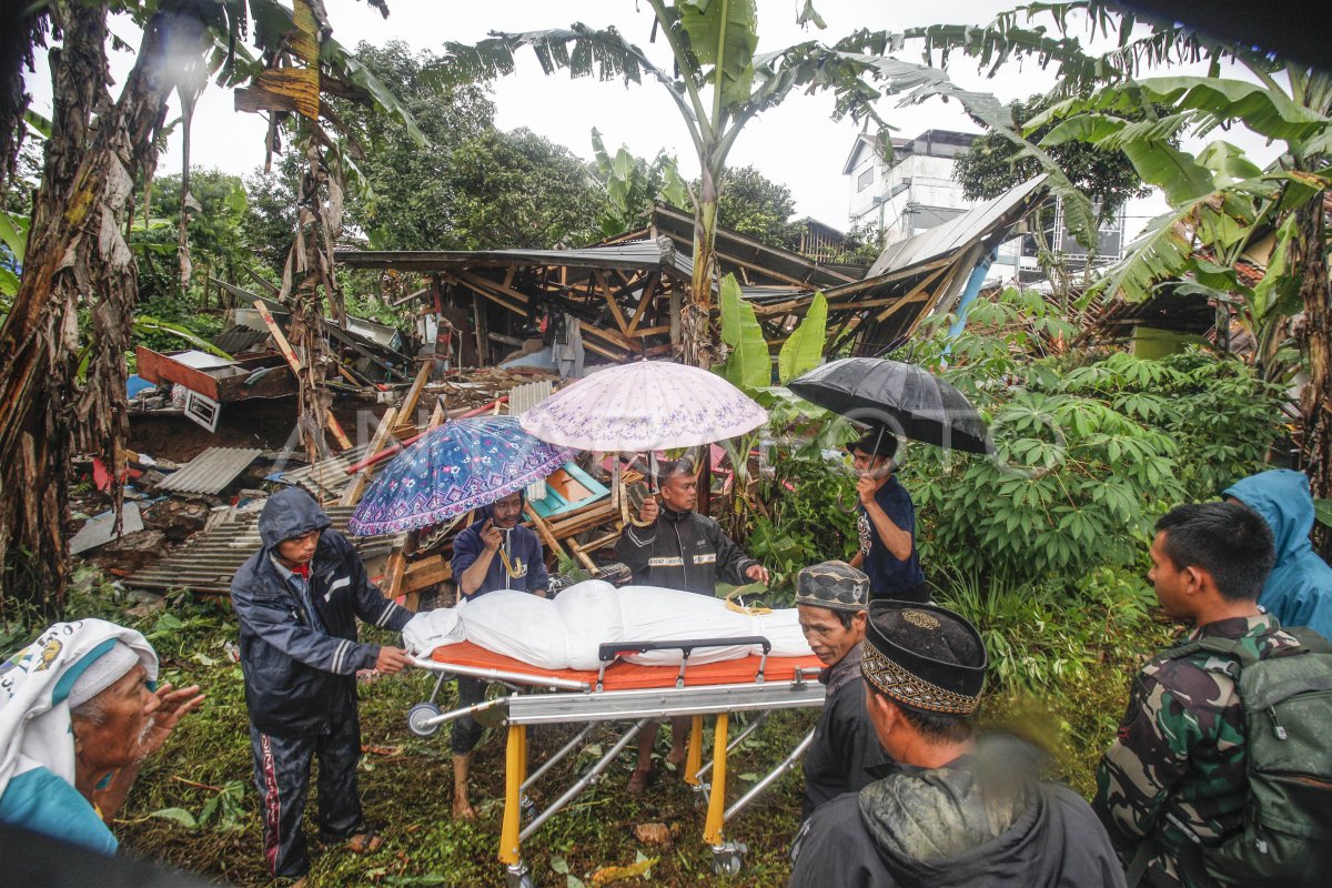 PEMAKAMAN KORBAN GEMPA BUMI CIANJUR | ANTARA Foto