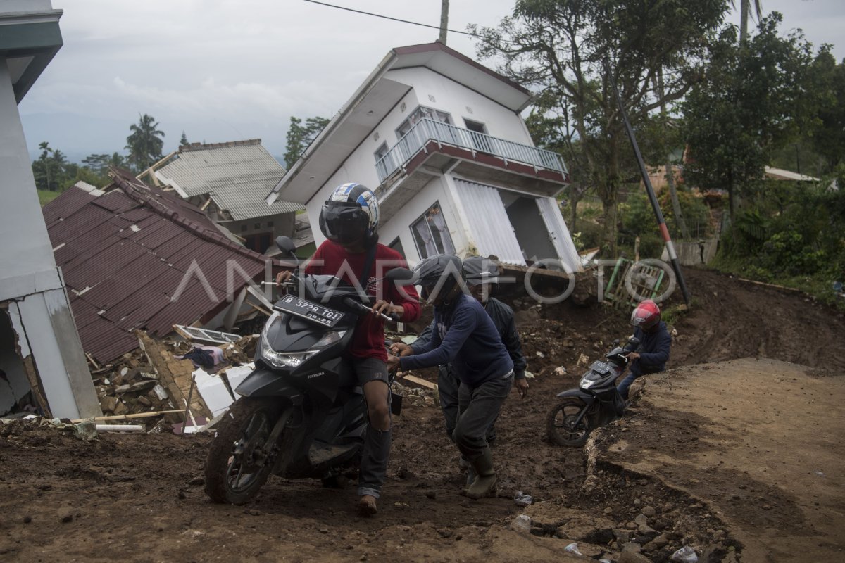 PENANGANAN GEMPA BUMI CIANJUR | ANTARA Foto