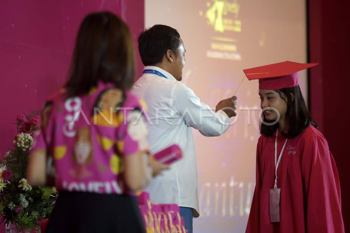 INAGURASI GLOW & LOVELY BINTANG BEASISWA 2022 | ANTARA Foto