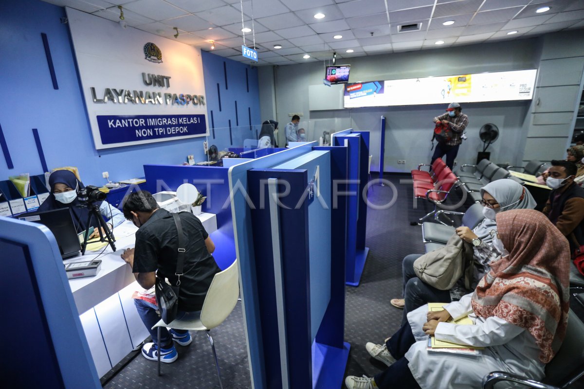 PNBP IMIGRASI CAPAI 4 TRILIUN | ANTARA Foto
