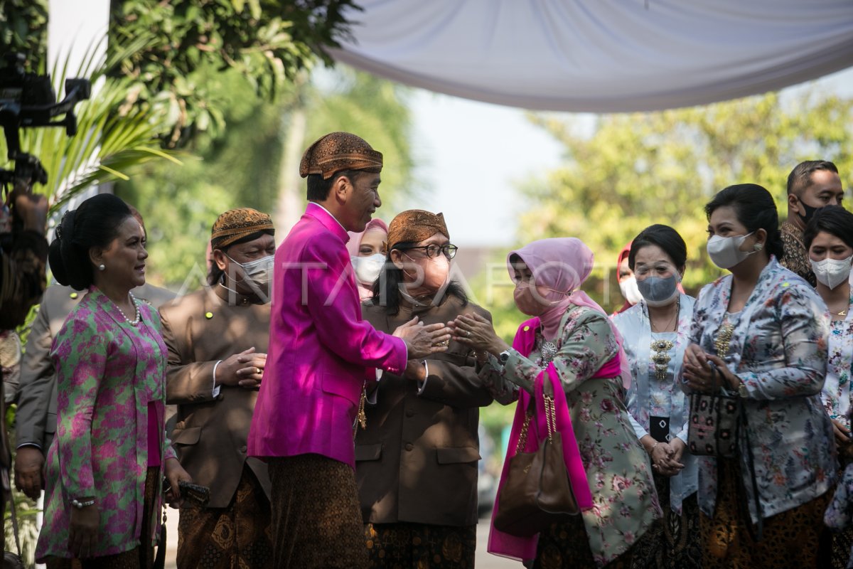 PRESIDEN PASANG BLEKETEPE PERNIKAHAN KAESANG-ERINA | ANTARA Foto PRESIDEN PASANG BLEKETEPE PERNIKAHAN KAESANG-ERINA | ANTARA Foto