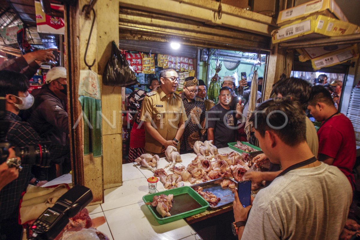 SIDAK PASAR TRADISIONAL JELANG NATAL DAN TAHUN BARU | ANTARA Foto