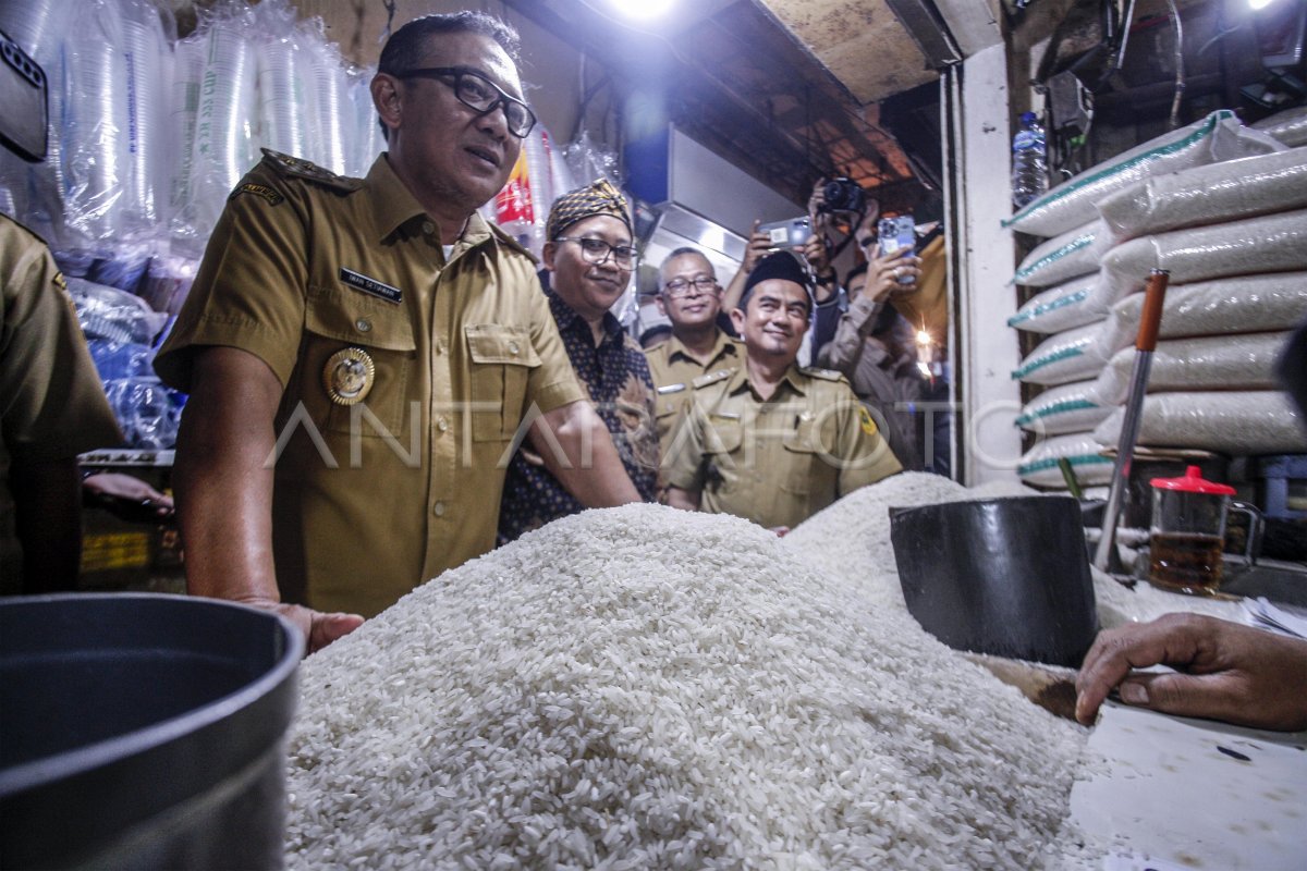 SIDAK PASAR TRADISIONAL JELANG NATAL DAN TAHUN BARU | ANTARA Foto