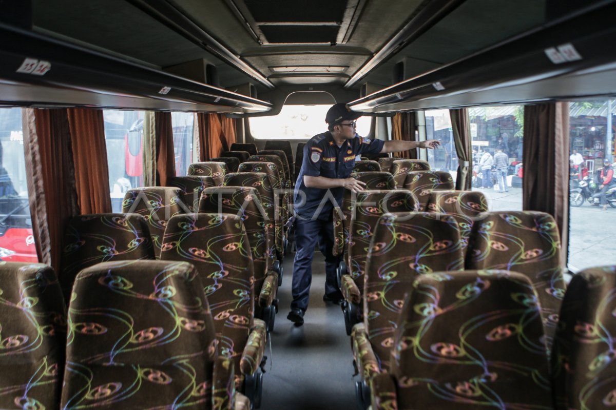 PEMERIKSAAN KELAIKAN BUS ANGKUTAN NATAL DAN TAHUN BARU | ANTARA Foto