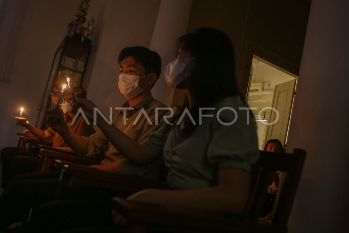 IBADAH MALAM NATAL DI GEREJA IMMANUEL JAKARTA | ANTARA Foto