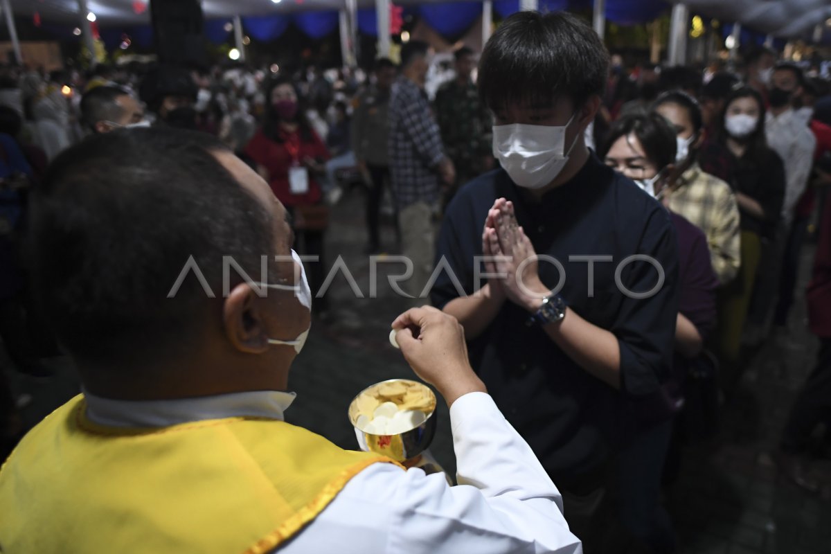 MISA MALAM NATAL DI KATEDRAL JAKARTA | ANTARA Foto