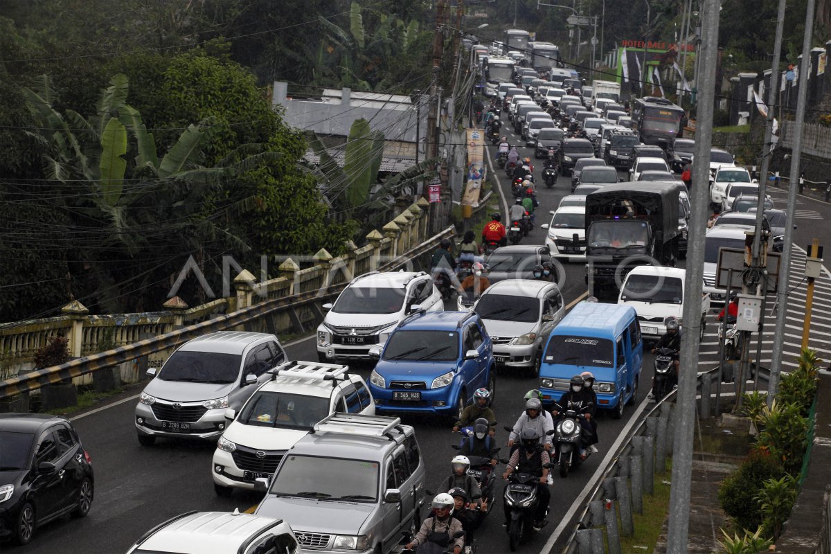ARUS BALIK LIBUR NATAL DI KAWASAN PUNCAK BOGOR | ANTARA Foto