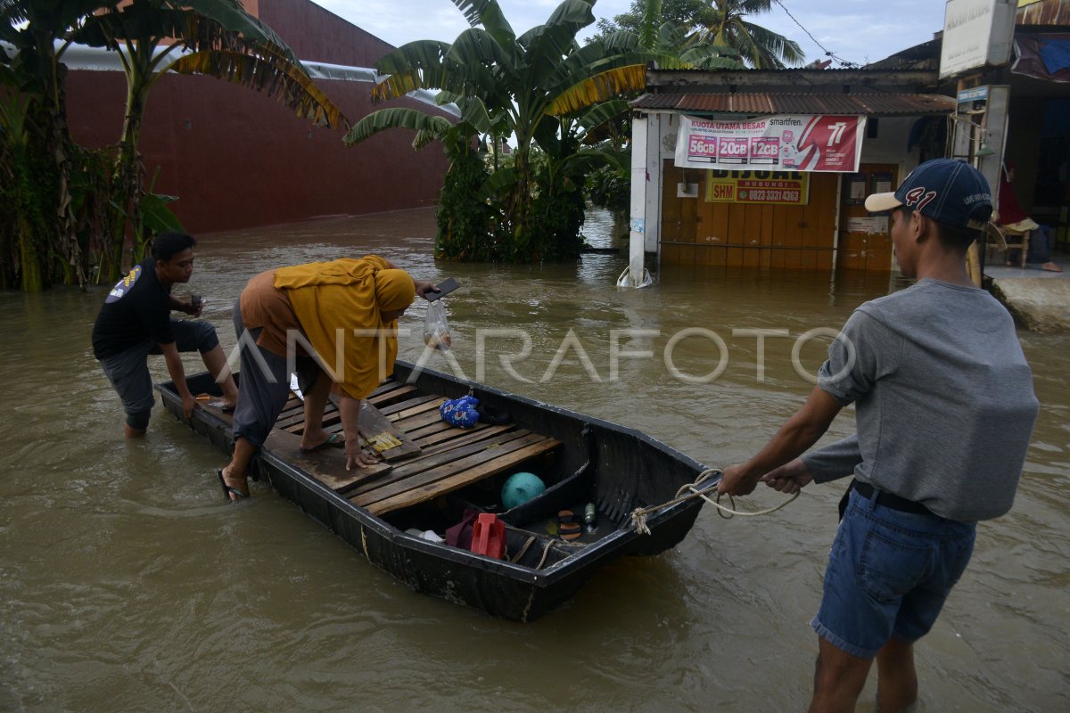 BANJIR DI MAKASSAR | ANTARA Foto