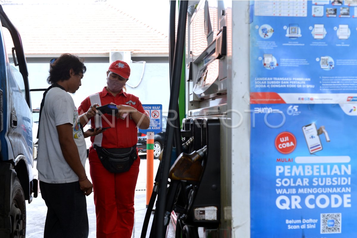 JELANG PEMBERLAKUAN QR CODE UNTUK PEMBELIAN SOLAR SUBSIDI | ANTARA Foto