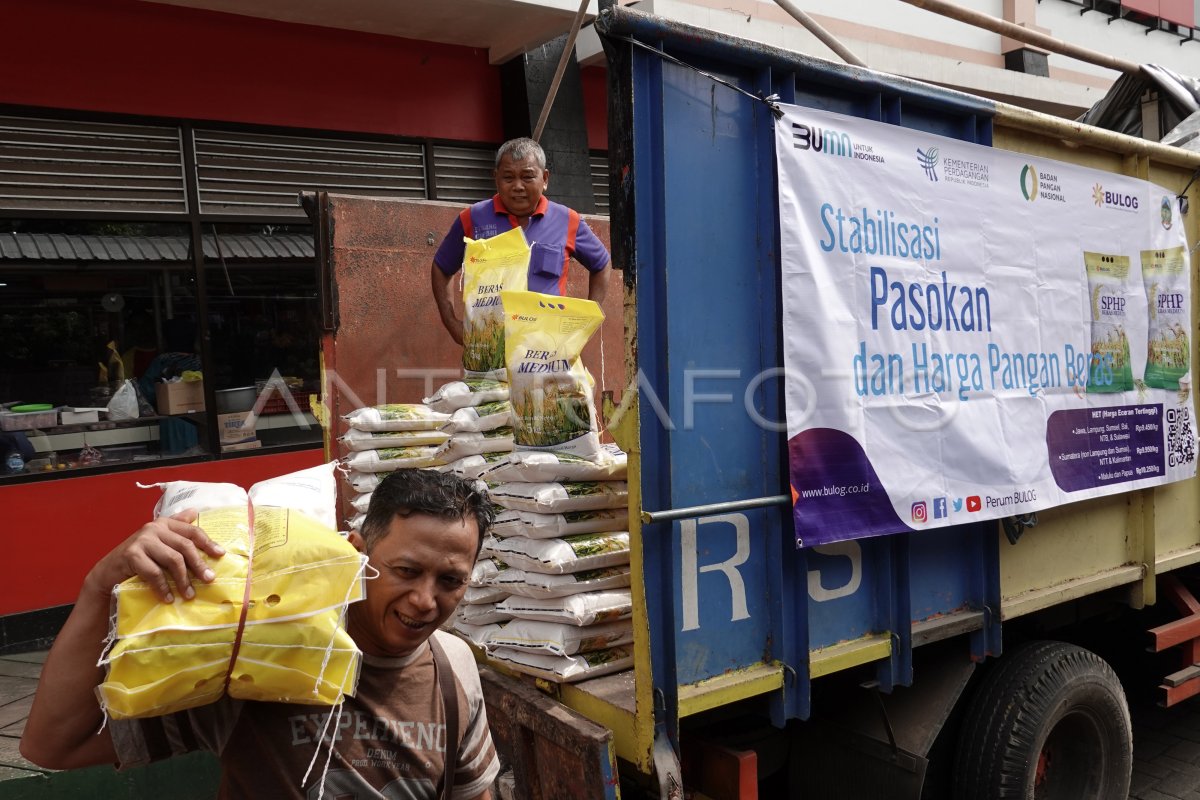OPERASI PASAR BERAS BULOG DI BANYUMAS | ANTARA Foto