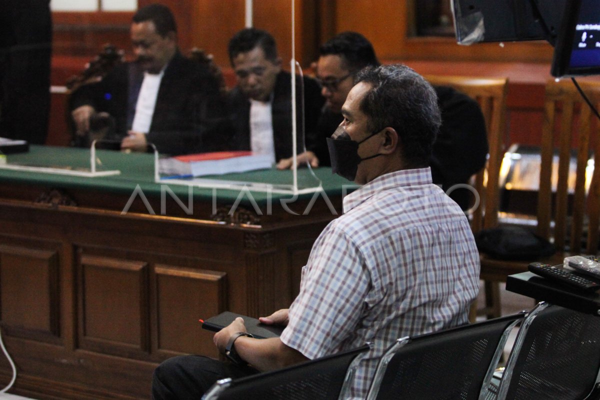 SIDANG TUNTUTAN TERDAKWA TRAGEDI KANJURUHAN | ANTARA Foto SIDANG TUNTUTAN TERDAKWA TRAGEDI KANJURUHAN | ANTARA Foto