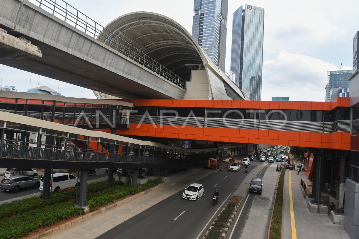 PROGRES KERETA LRT JABODEBEK | ANTARA Foto