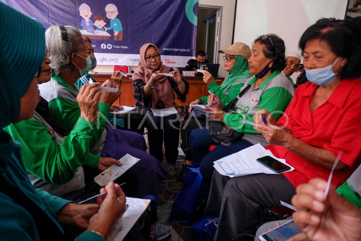 PELATIHAN LITERASI DIGITAL LANSIA | ANTARA Foto PELATIHAN LITERASI DIGITAL LANSIA | ANTARA Foto