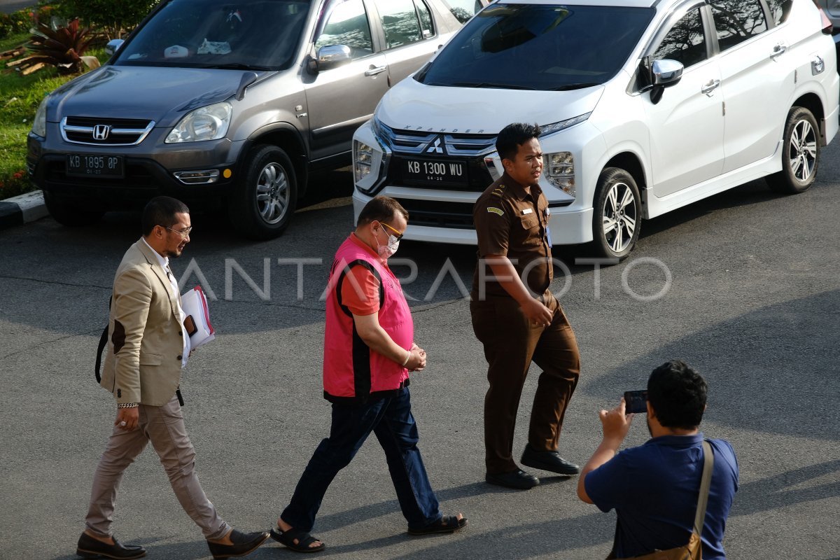 TERSANGKA KORUPSI PEMBANGUNAN BP2TD MEMPAWAH | ANTARA Foto TERSANGKA KORUPSI PEMBANGUNAN BP2TD MEMPAWAH | ANTARA Foto