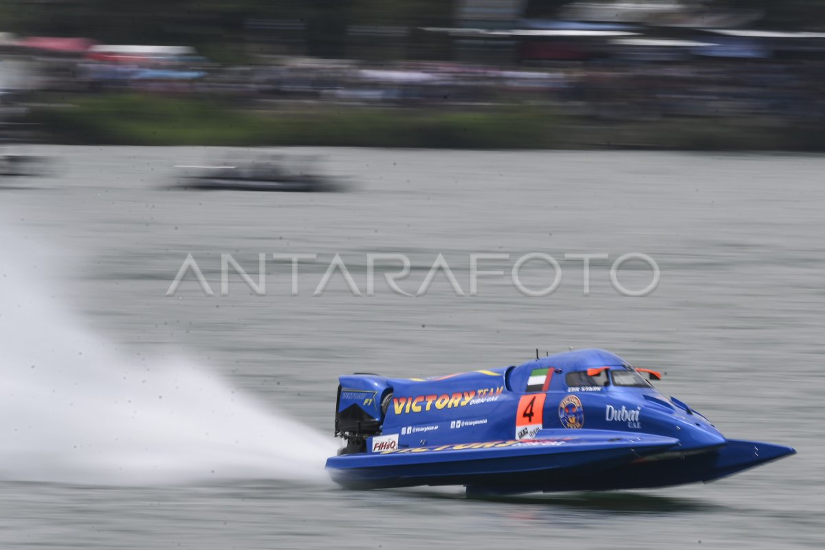 LATIHAN BEBAS F1 POWERBOAT DANAU TOBA 2023 | ANTARA Foto