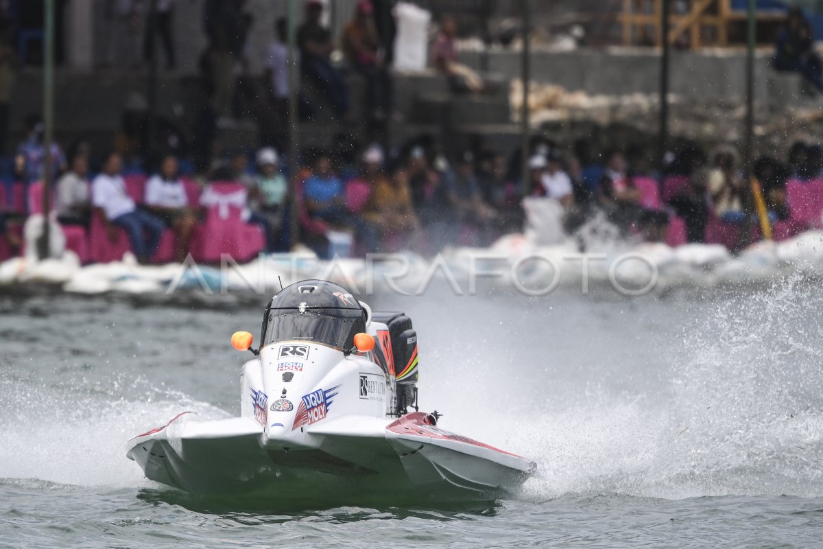 LATIHAN BEBAS F1 POWERBOAT DANAU TOBA 2023 | ANTARA Foto